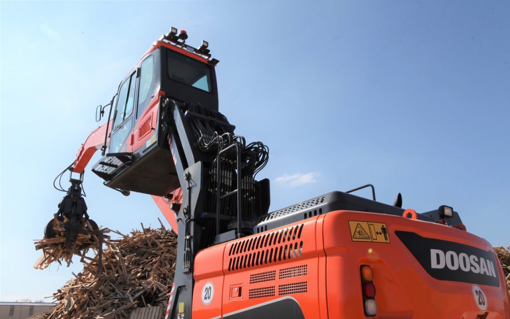 Doosan Adds New DX230WMH-5 to Material Handler Range - Machinery Movers