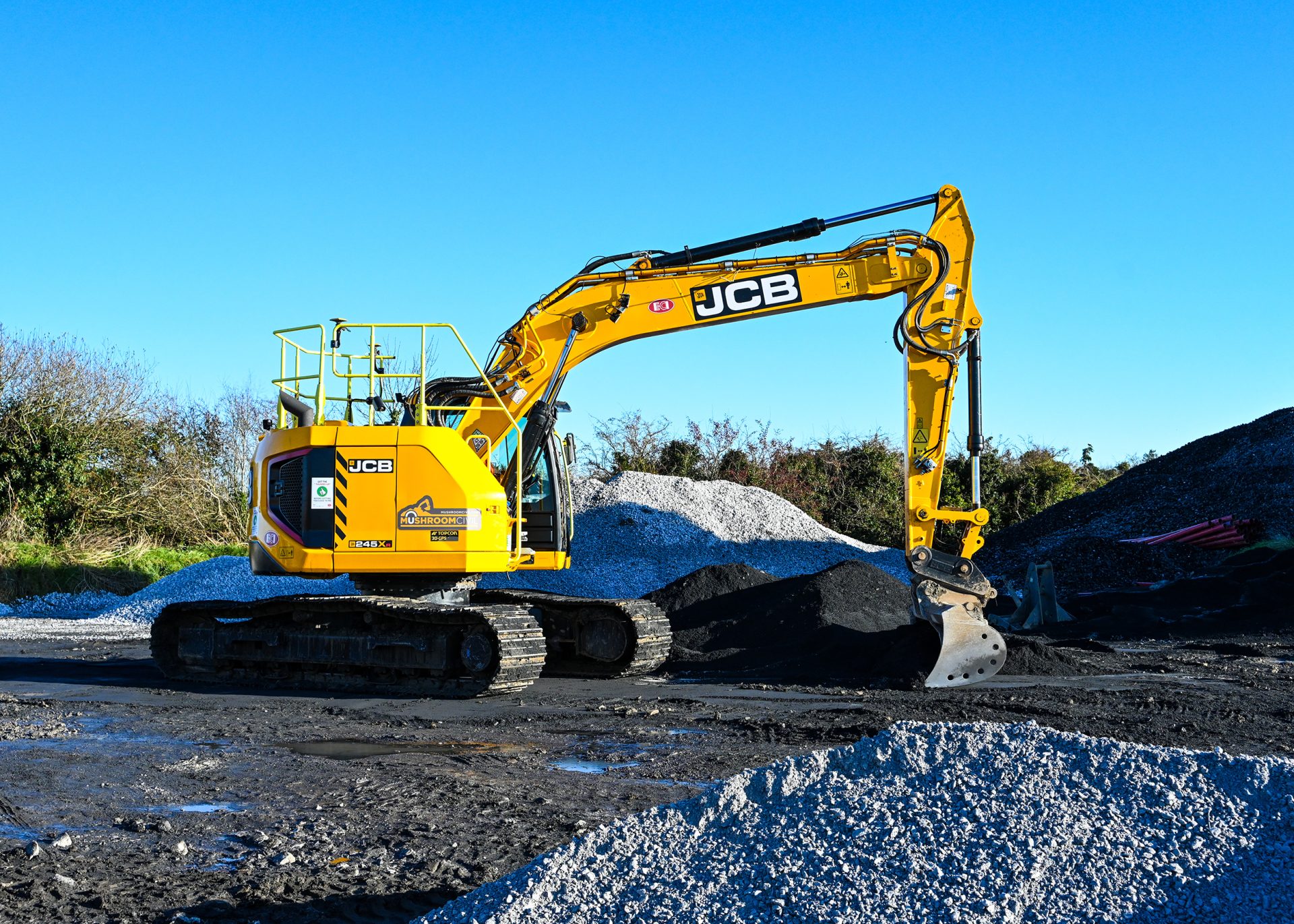 JCB X SERIES ON THE RIGHT TRACK FOR MUSHROOM CIVIL - Machinery Movers