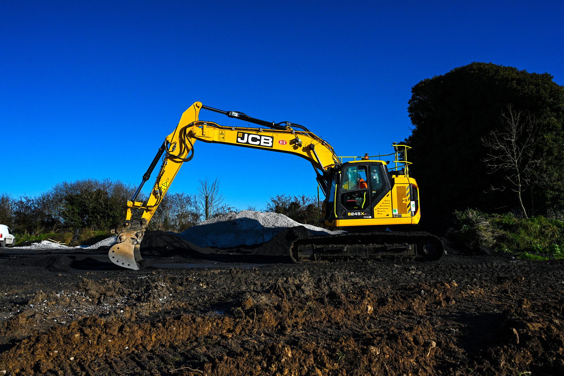 JCB X SERIES ON THE RIGHT TRACK FOR MUSHROOM CIVIL - Machinery Movers